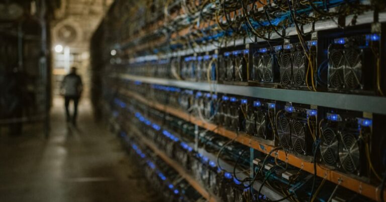 Raoul Pal Says Bitcoin's 318% Surge Since FTX Crash Beats Nasdaq Cold ...